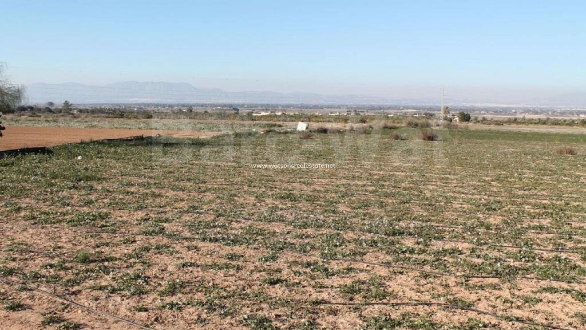 Plot for sale close to the beach in La Marina