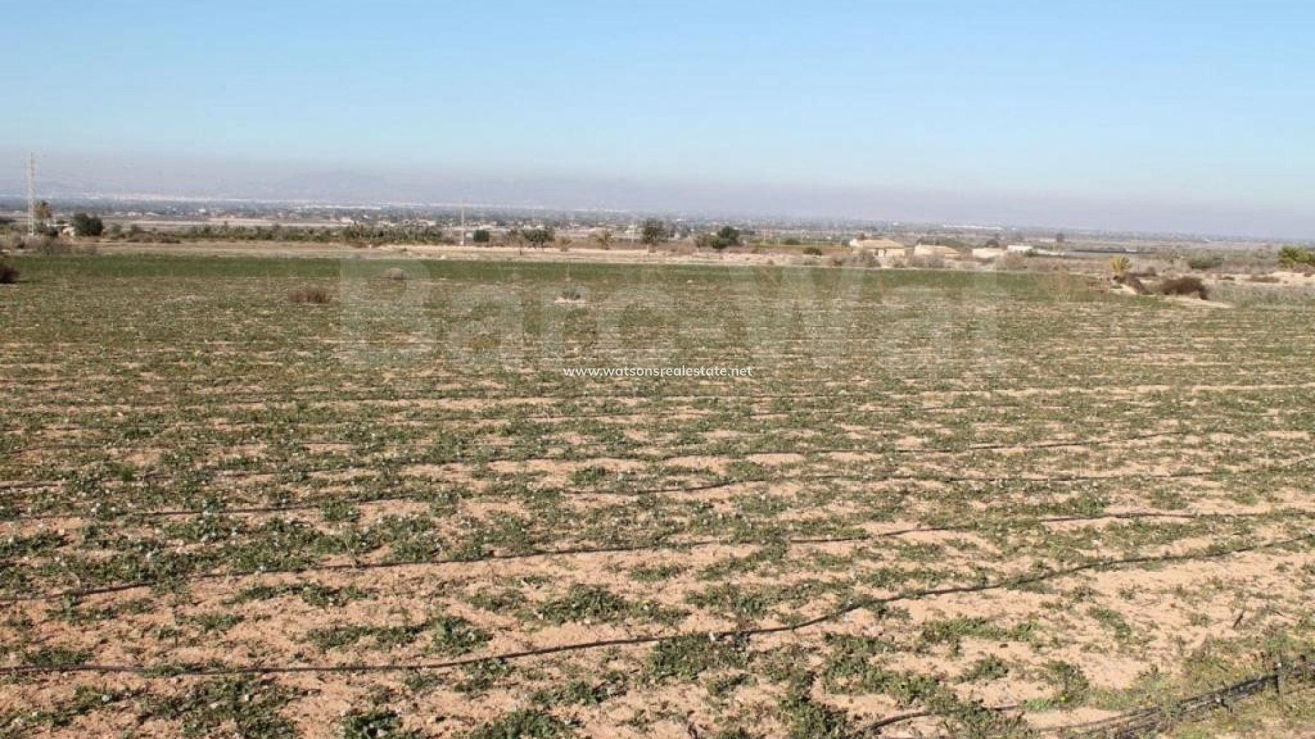 Plot for sale close to the beach in La Marina